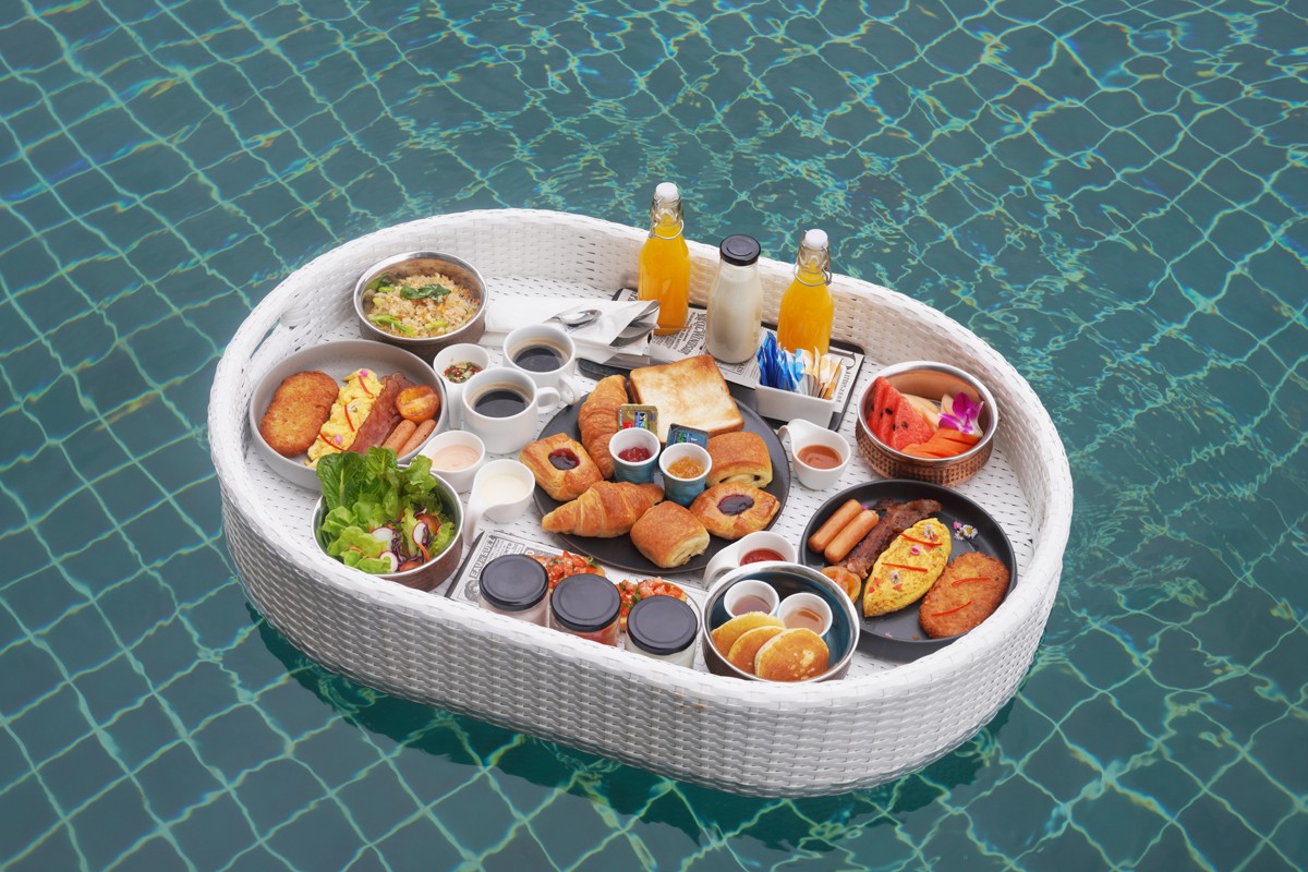 Novotel Phuket Vintage Park - Floating Breakfast